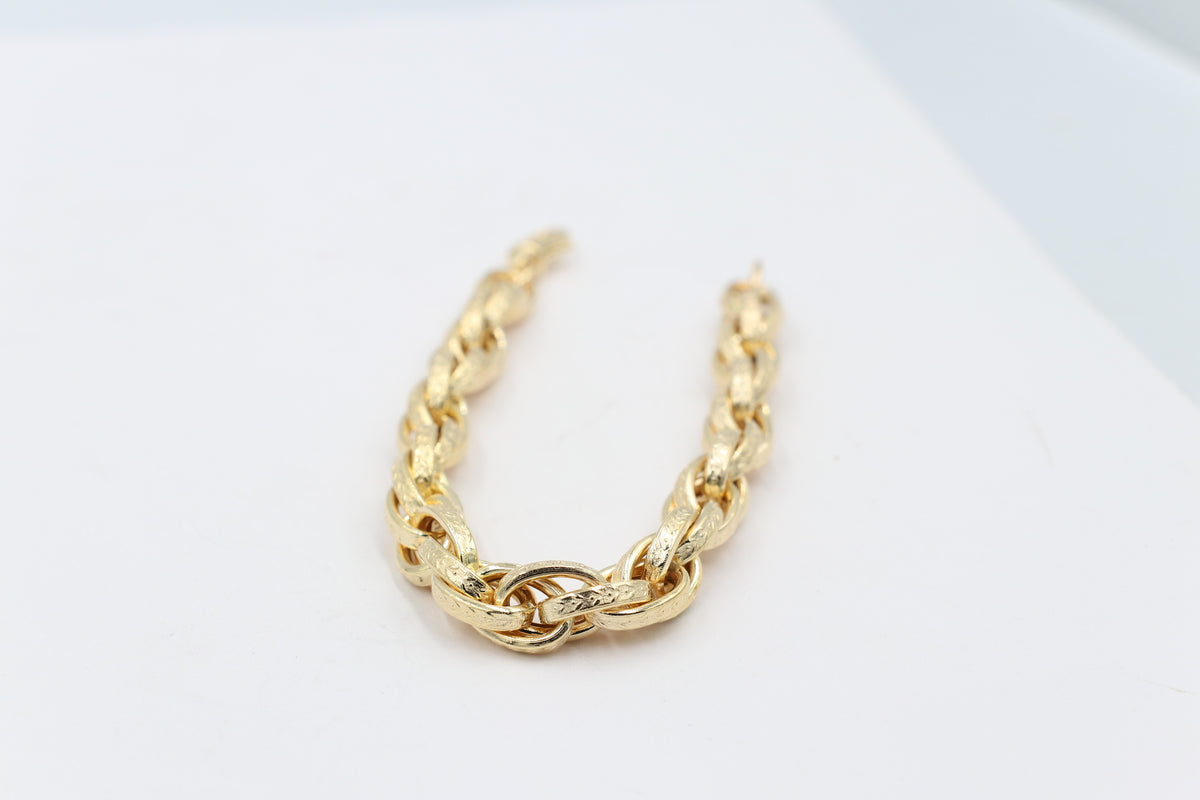 9ct Gold Overlapping Fancy Bracelet 19cm GB04 – Stonex Jewellers