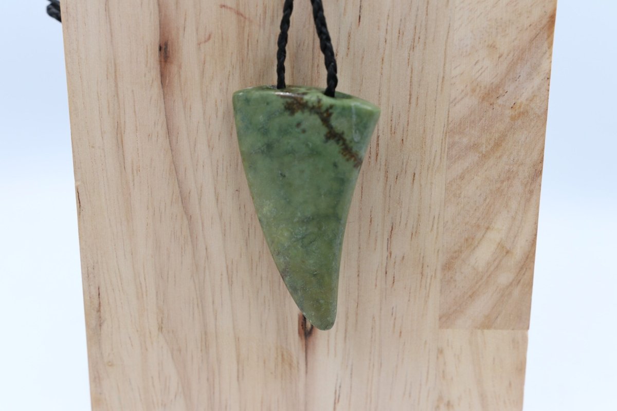 New Zealand Greenstone Tooth Toki DM03 – Stonex Jewellers