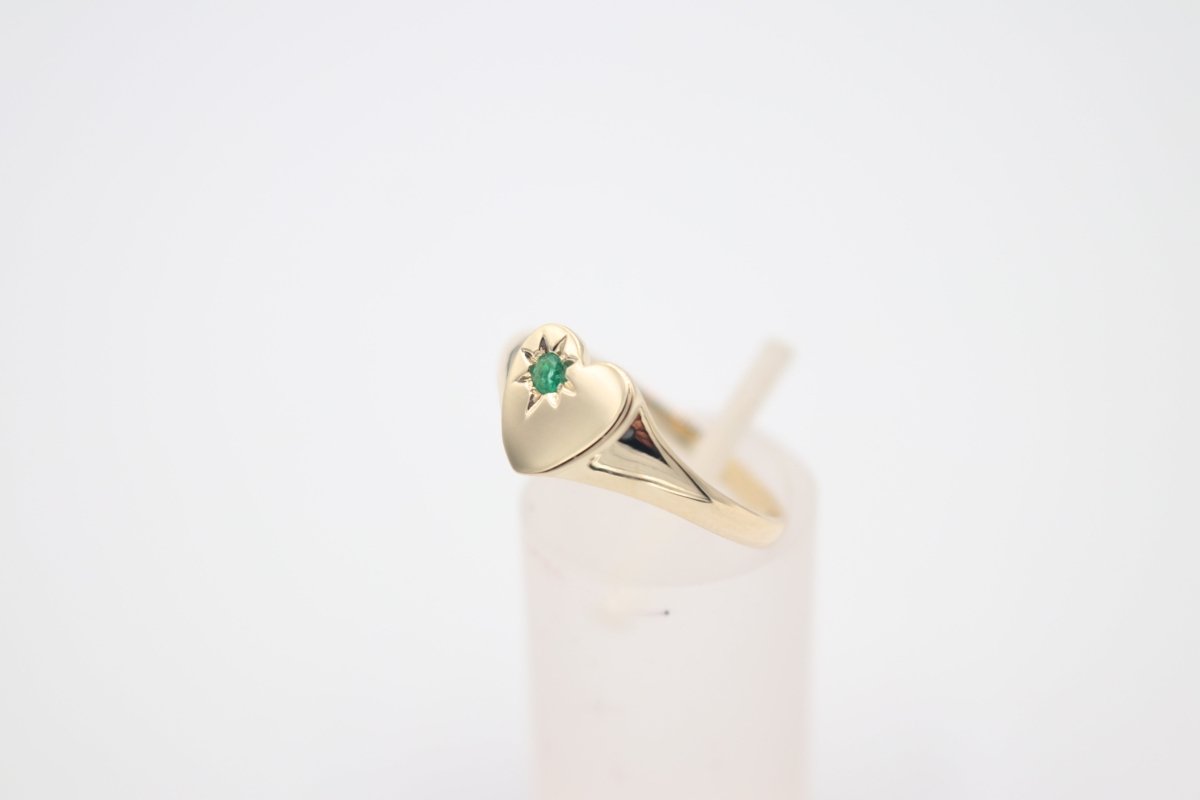 9ct Gold Girls Signet Ring with Emerald – Stonex Jewellers