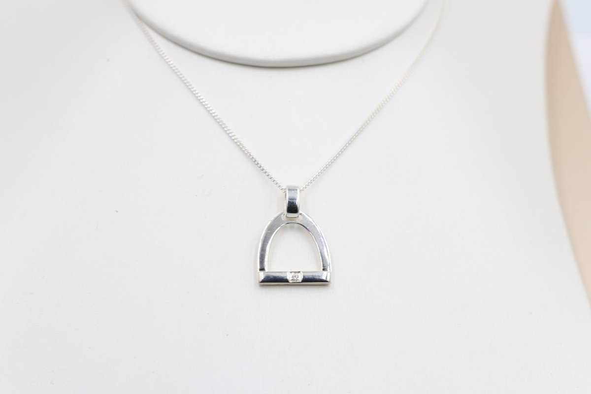 Stg Silver Set stirrup Iron Pendent – Stonex Jewellers